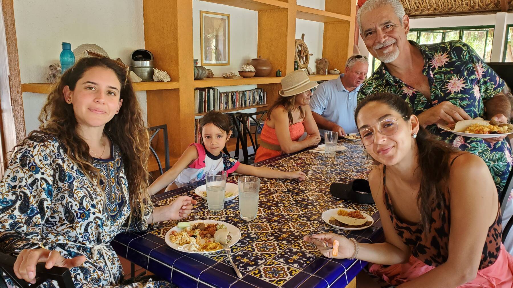 Potluck Sundays - Crossroads Christian Fellowship, La Paz