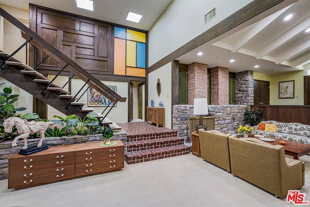 Marcia, Marcia, Marcia! The Brady Bunch House: A Real Estate Flop or ...